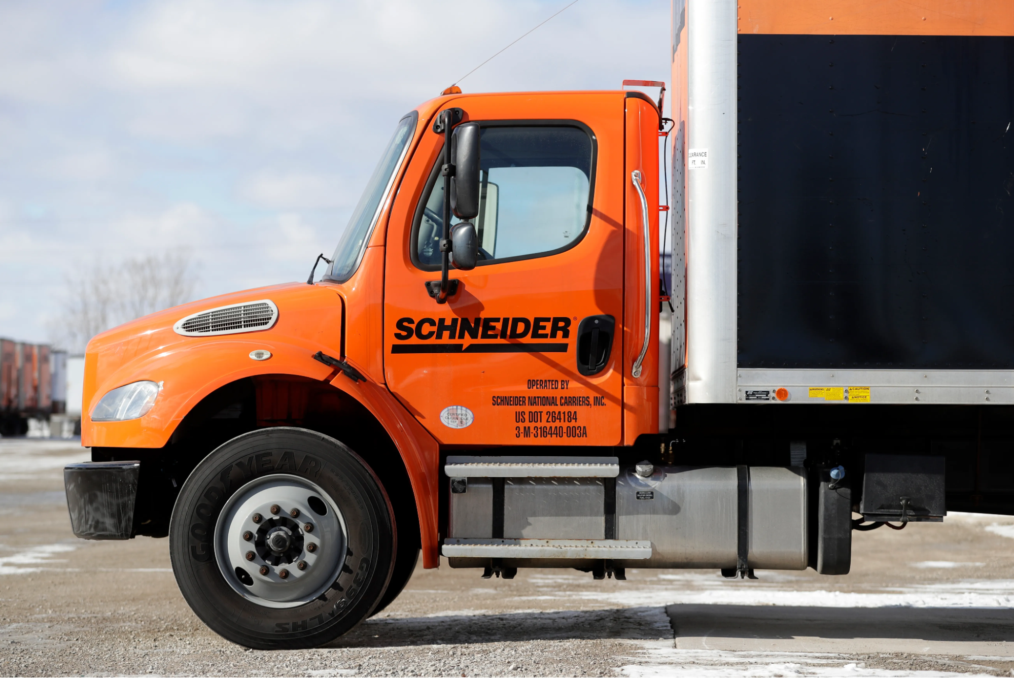 Top 8 Companies Offering Paid CDL Training in New York